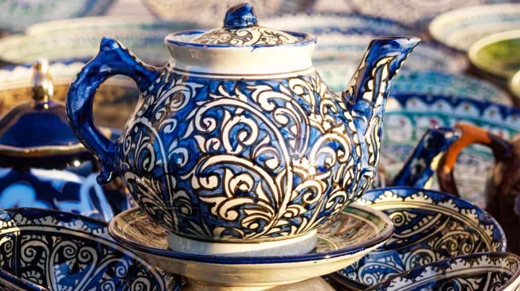 Vintage Ceramic Teapots: A Beginner's Guide - Teapot Kettle